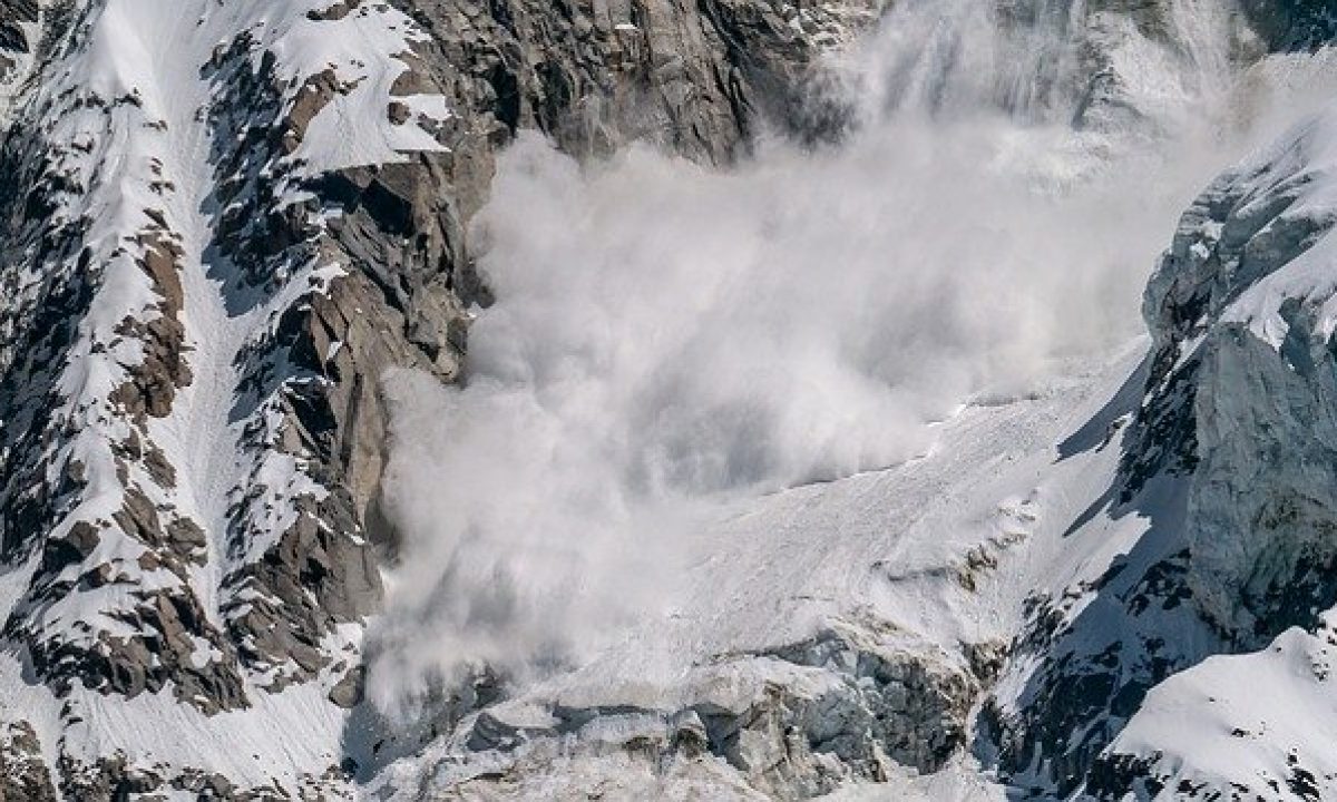 Survivre à une avalanche : prévenir et réagir